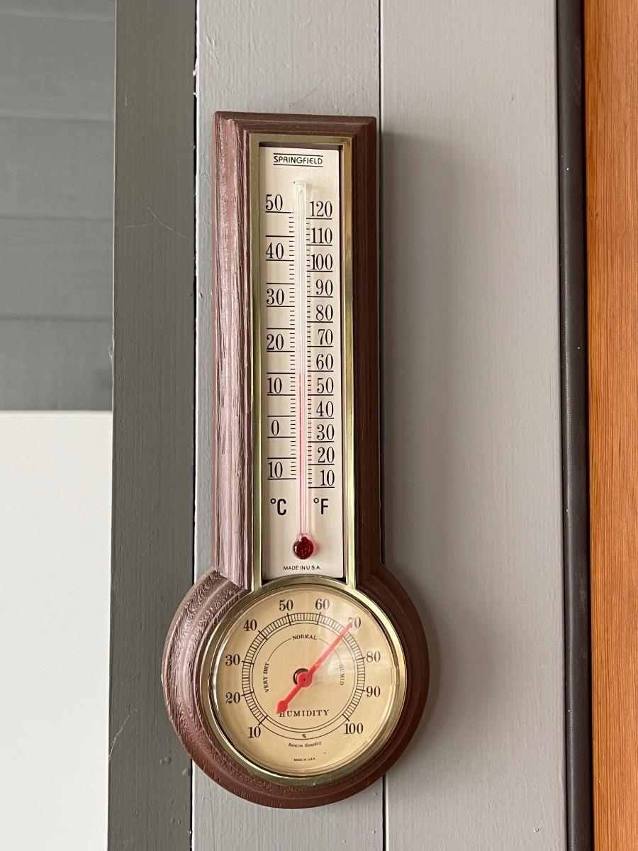 Springfield Barometer and Temp | EstateSales.org