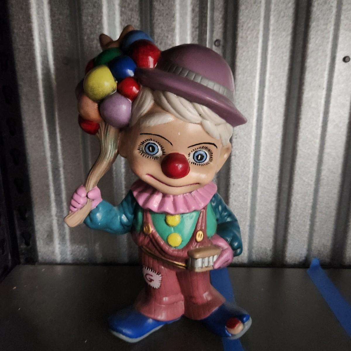 Clown figure | EstateSales.org