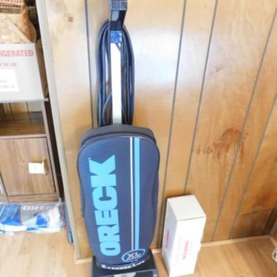 Oreck XL Outlook Upright Vacuum Cleaner | EstateSales.org