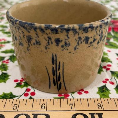 R.R.P co 1 Pt. Sponge ware crock / stoneware | EstateSales.org