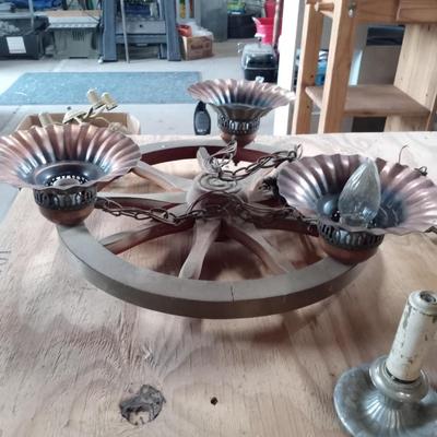 WAGON WHEEL LIGHT FIXTURE | EstateSales.org