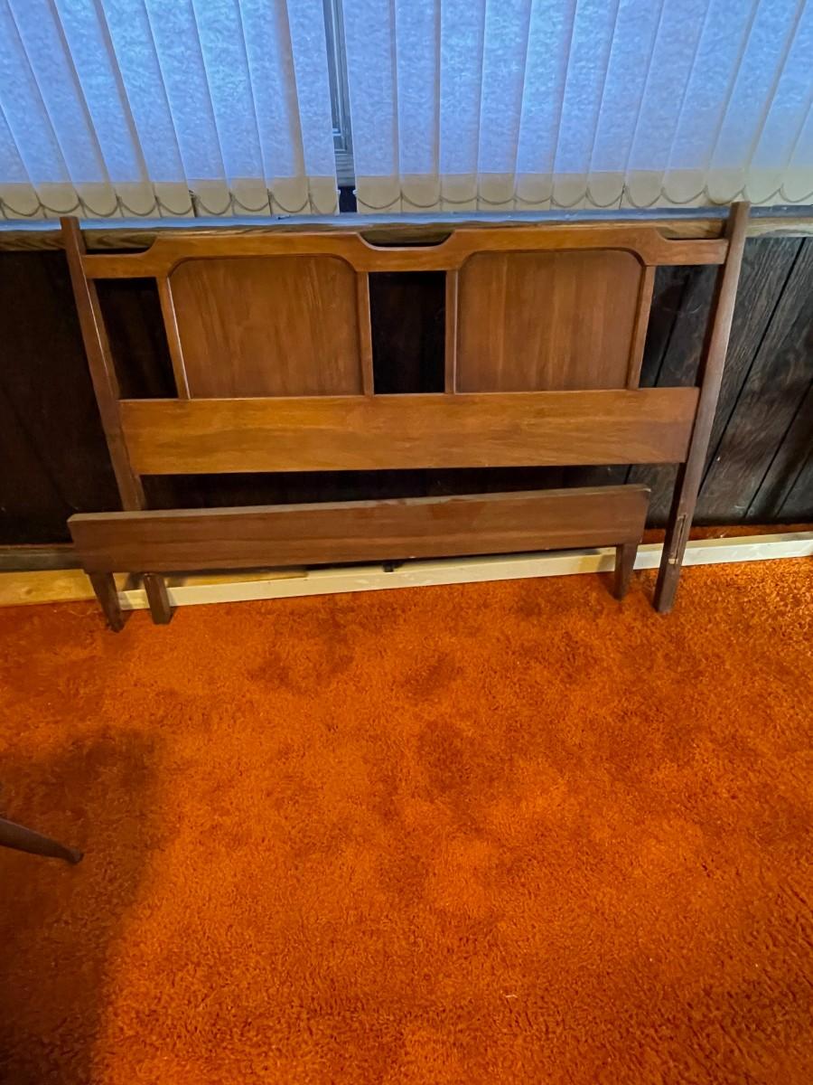 MCM Single headboard / footboard | EstateSales.org