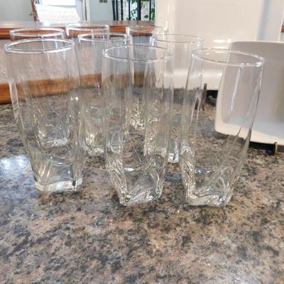 DINNERWARE AND DRINKING VESSELS | EstateSales.org