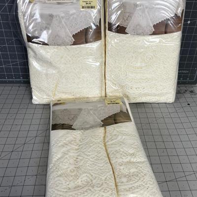 3 Oblong Cream Color Table Cloths NEW | EstateSales.org