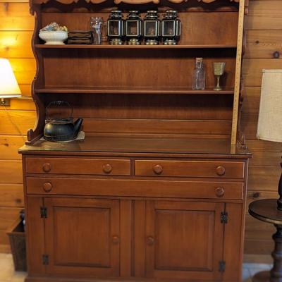 1950's Willett Golden Beryl Maple Hutch | EstateSales.org