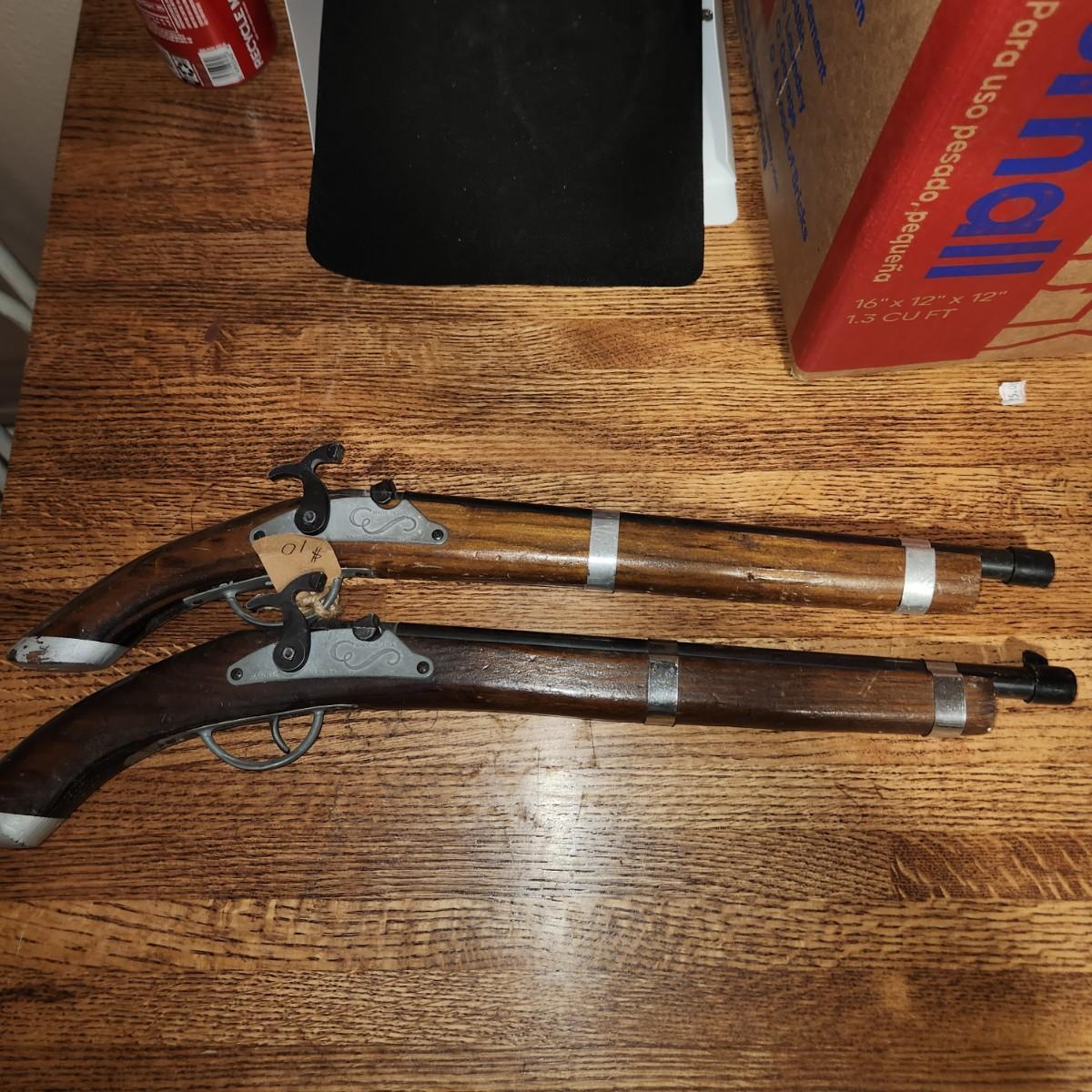 Parris 1689 Flintlock Model | EstateSales.org