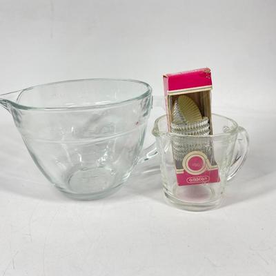 Clear Glass 4 Cup & 1 Cup Measuring Pitchers with Mini Foil Cupcake ...