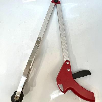 Foldable metal grabber tool | EstateSales.org