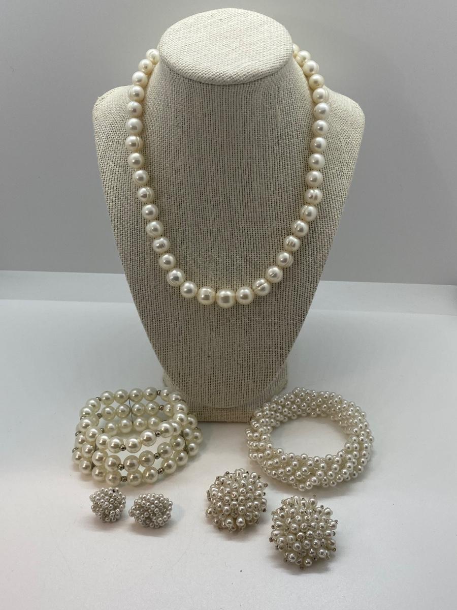 LOT 12: Pearl Jewelry Collection | EstateSales.org