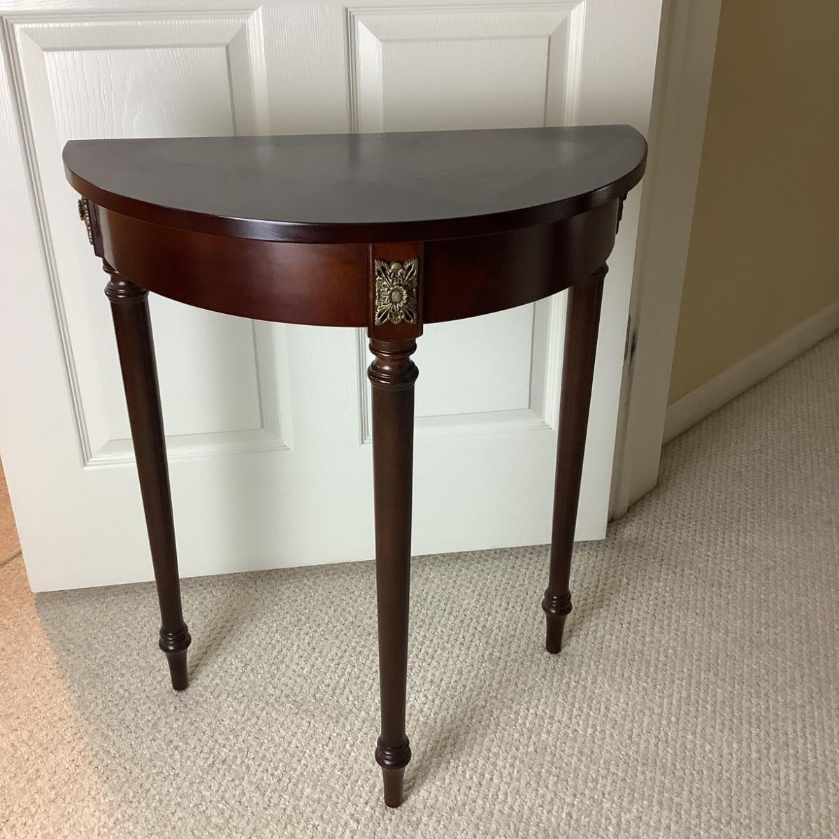 1223 BOMBAY Half Round Mahogany Table | EstateSales.org