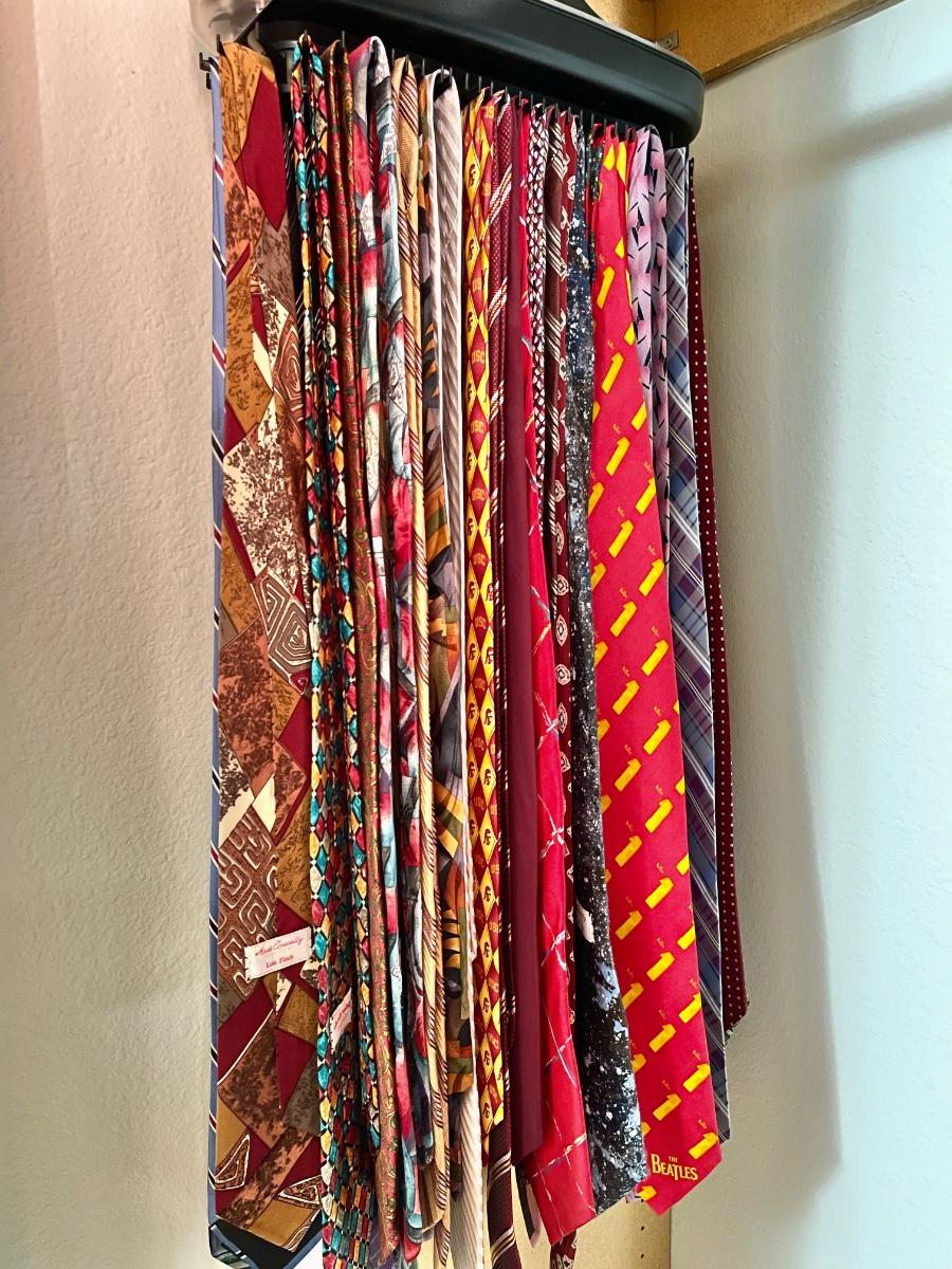 Lot 30 Collection of Mens Ties + Battery Operated Revolving Tie Rack ...