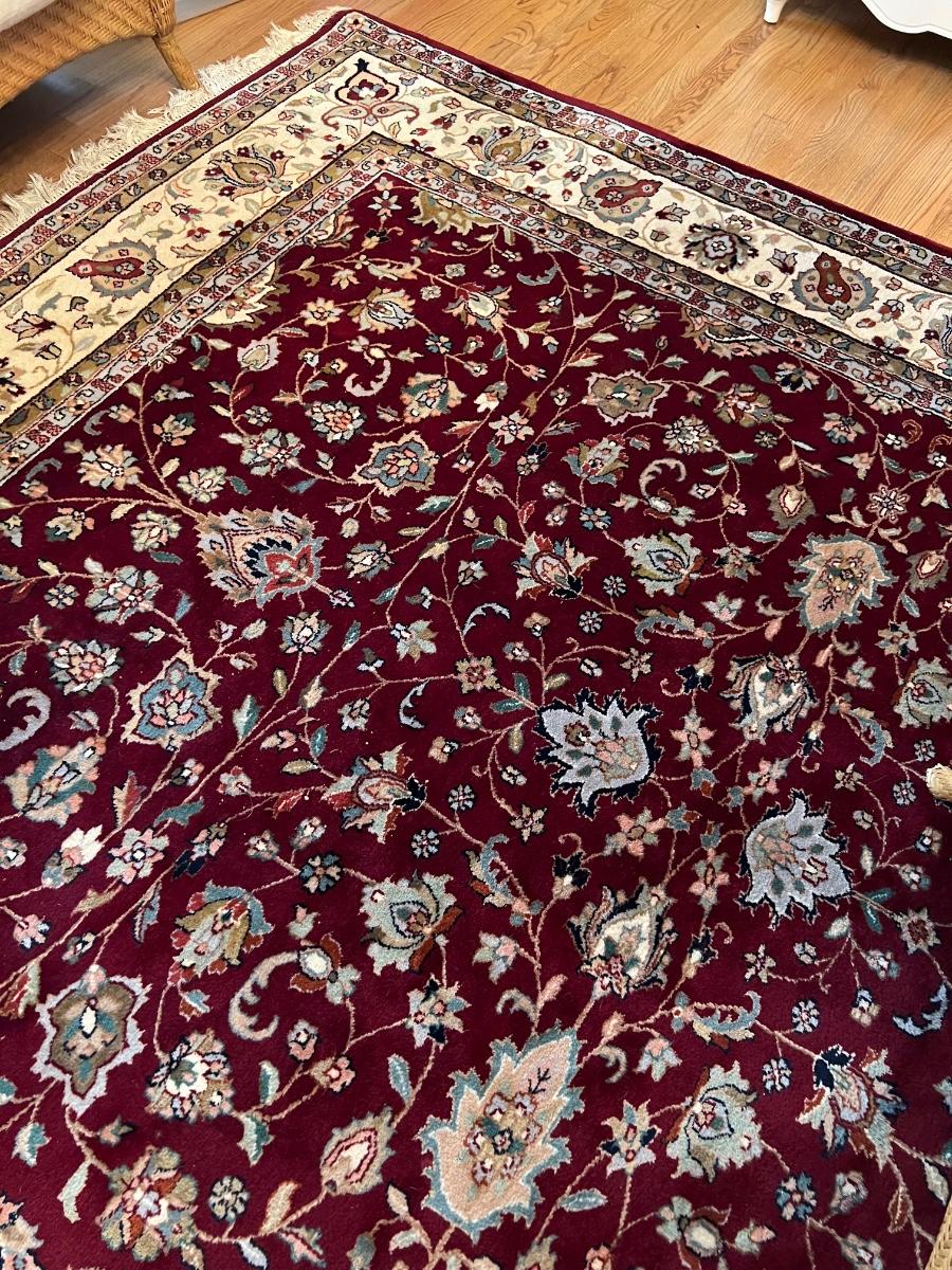 100% Pure Wool Handmade in India Rug 2 side fringe | EstateSales.org