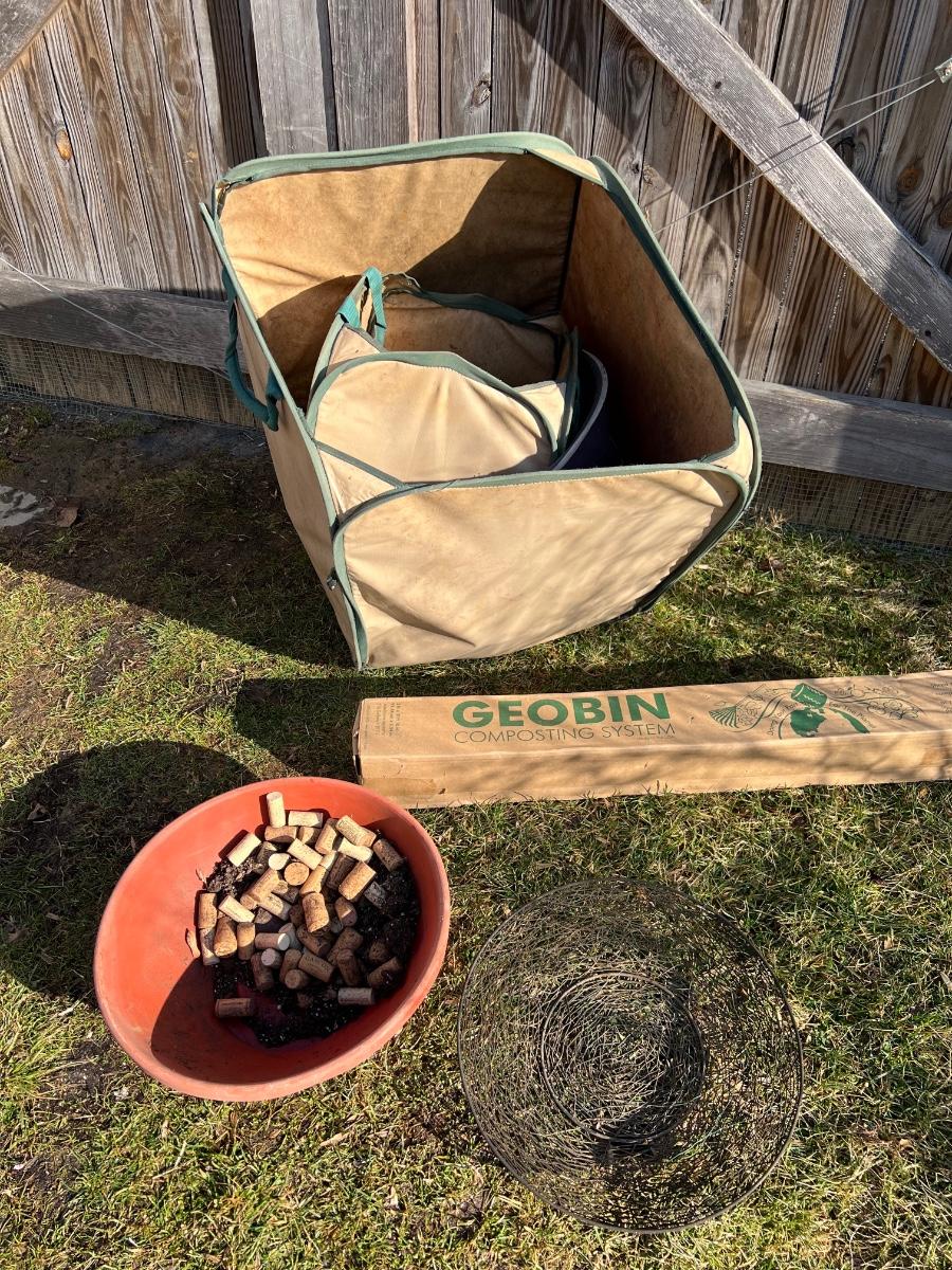 Lot of 4: GeoBin Composting System, Green Leaf Bags various sizes S, M ...