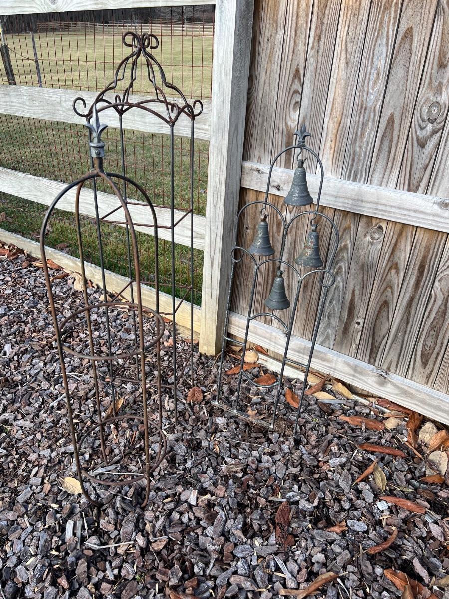 garden art: bells & trellises | EstateSales.org