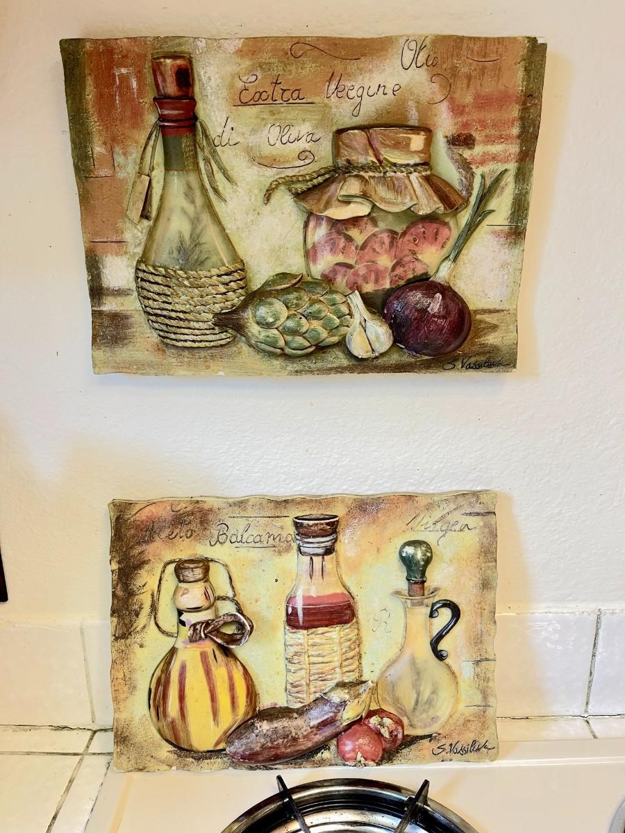 LOT 68 PAIR OF MOLDED WALL PLAQUES KITCHEN DECOR | EstateSales.org