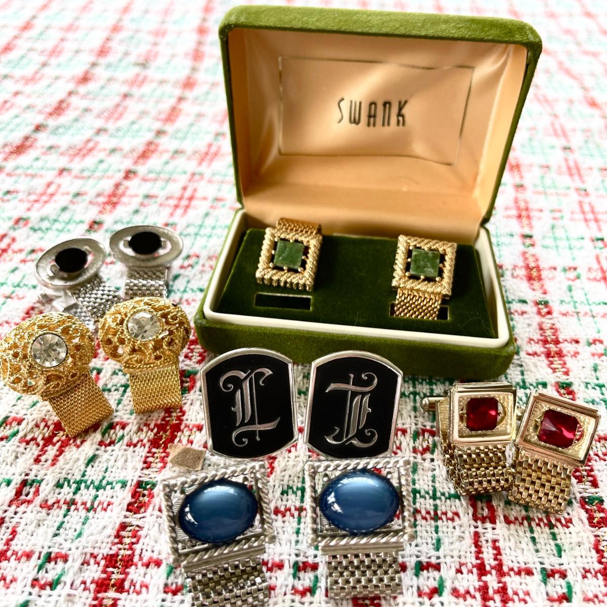 LOT 104 GROUP OF MENS VINTAGE SWANK CUFF LINKS | EstateSales.org