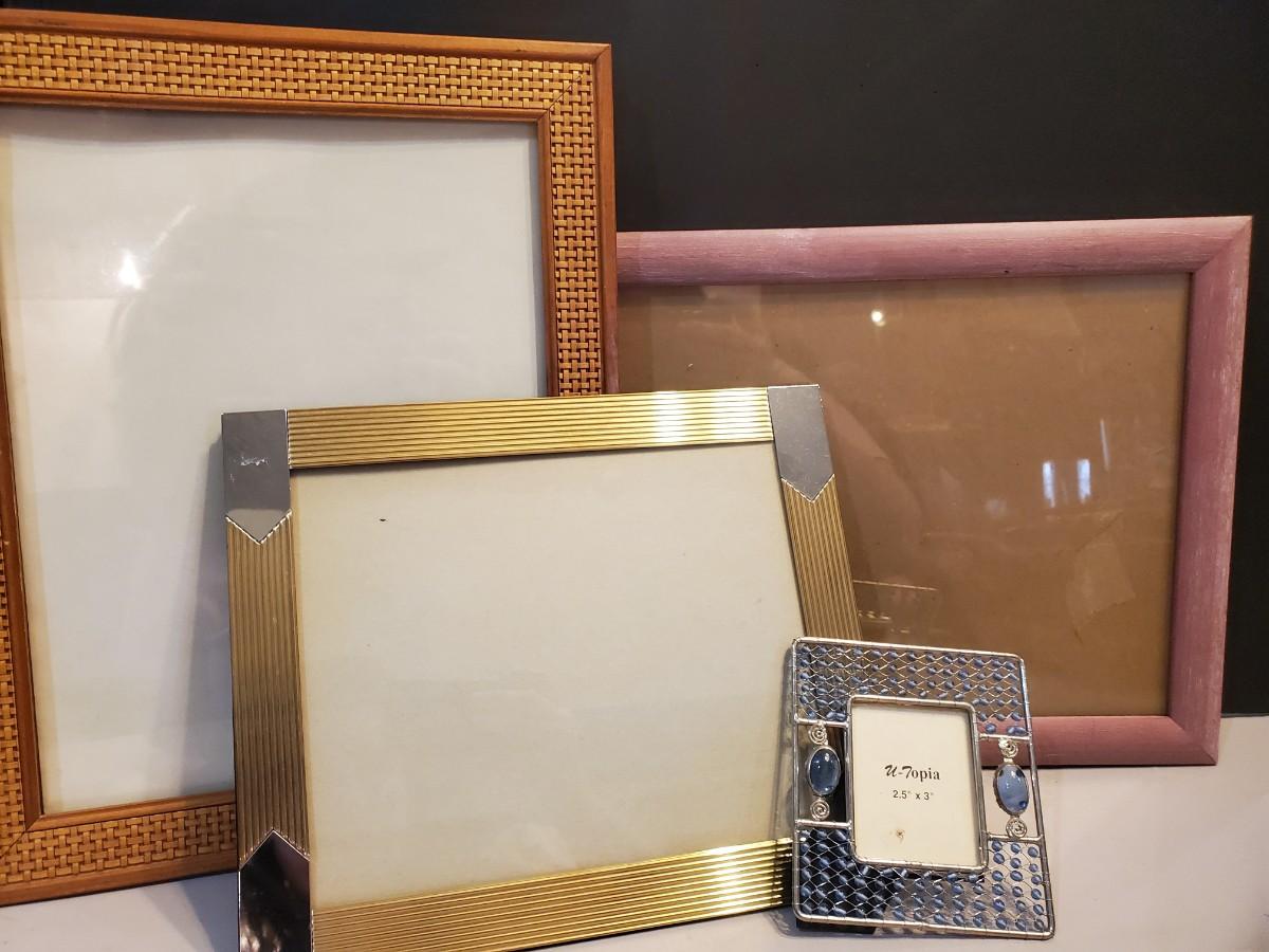 Set of 4 frames | EstateSales.org