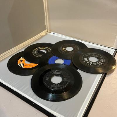 Stack of 45’s | EstateSales.org