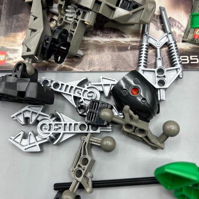 Pair of LEGO Vorahk Bionicle Figurines with Box & Instructions ...