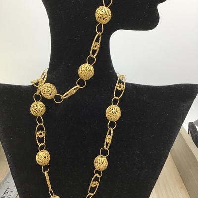 Vintage Antique Gold Tone Metal Necklace | EstateSales.org