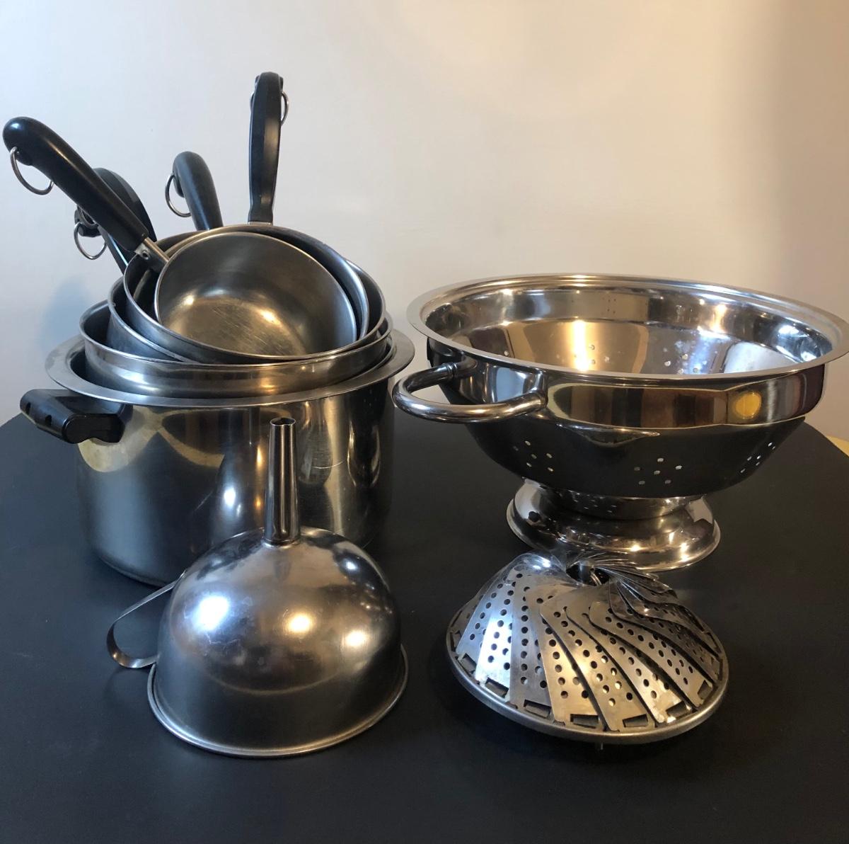 LOT51M: Farberware Pots, Stainless Steel Colander & More | EstateSales.org