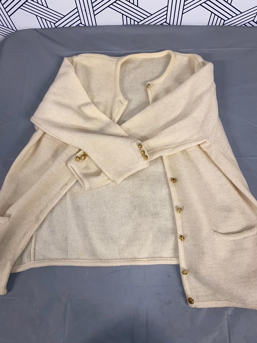 Vintage Cream Color Wool Sweater | EstateSales.org