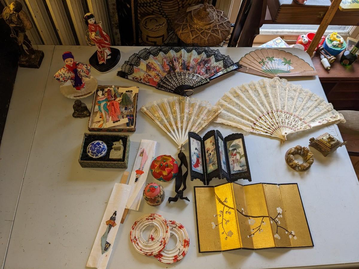 Wonderful Lot of Asian Items, 4 fans | EstateSales.org