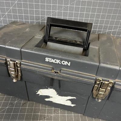 Stack on Tool Box | EstateSales.org