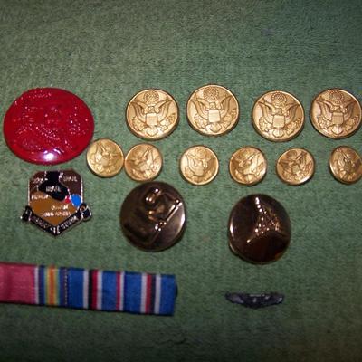 LOT 15 GREAT VINTAGE MILITARY ITEMS | EstateSales.org