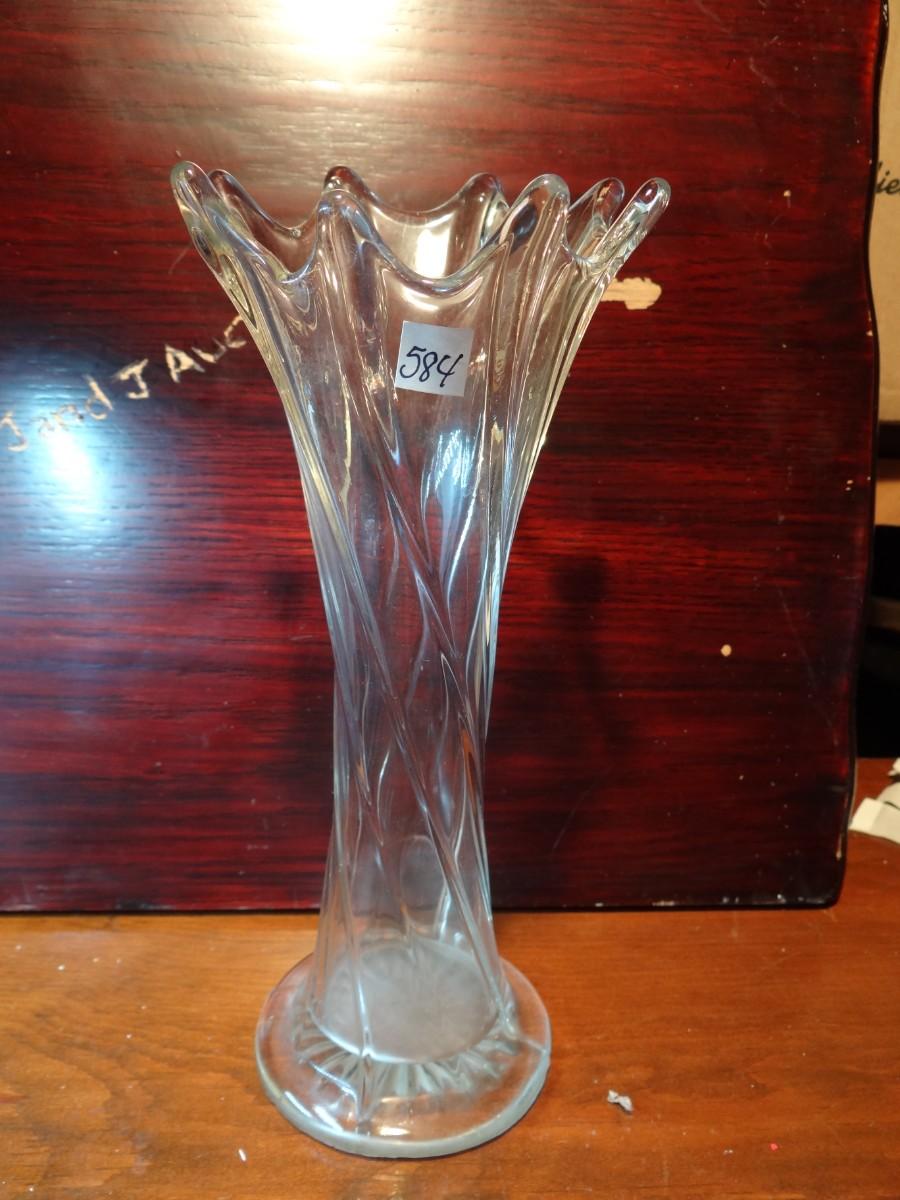 Dugan Glass Twisted Rib Swung Spiral Vase | EstateSales.org