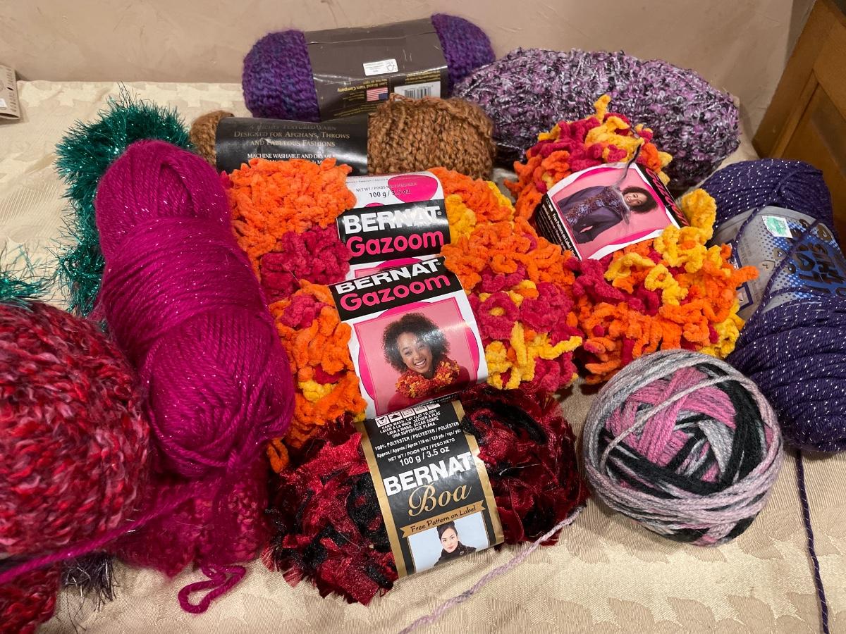 Bright yarn | EstateSales.org