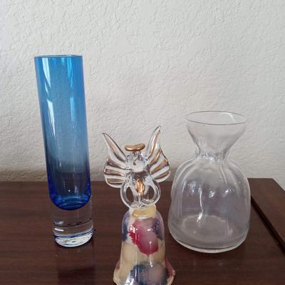 GLASS ANGEL OF THE MONTH AND 2 SMALL VASES | EstateSales.org