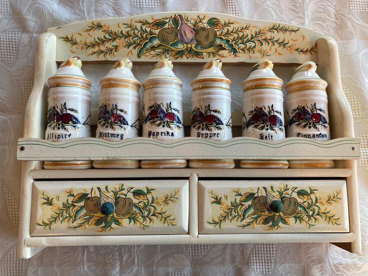 Vintage Spice Rack with jars | EstateSales.org