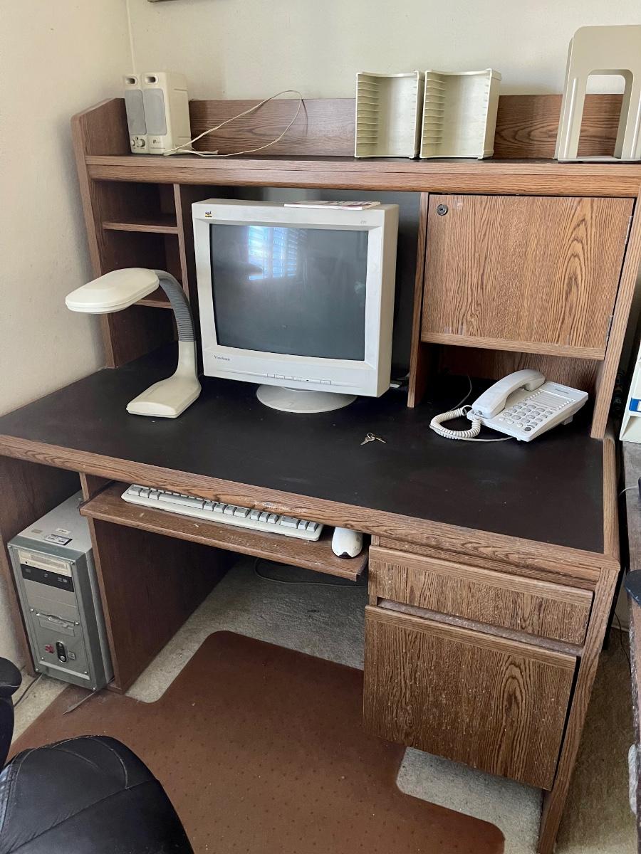 Computer desk with chair | EstateSales.org