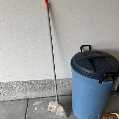 OUTDOOR TRASH CAN, BROOM AND DUST PAN | EstateSales.org