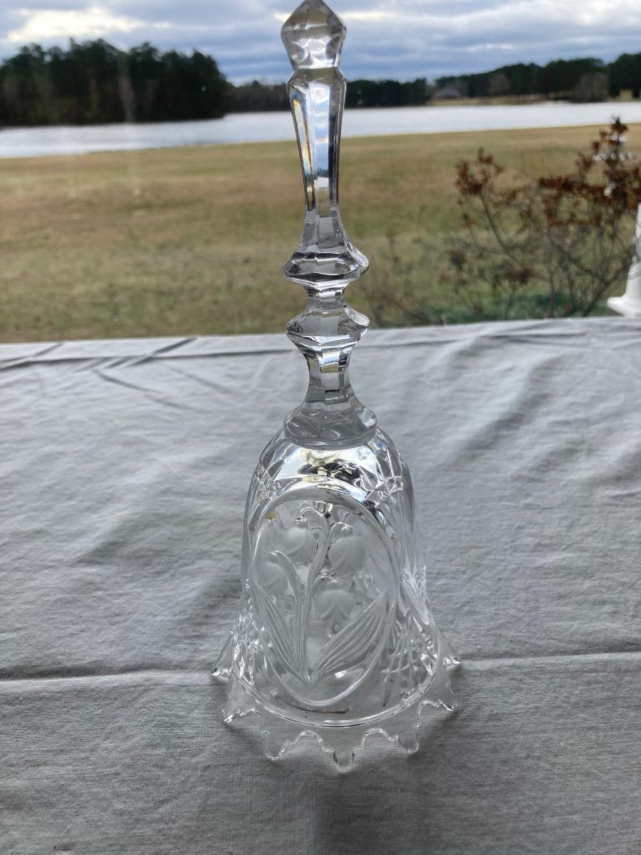 Vintage crystal bell | EstateSales.org