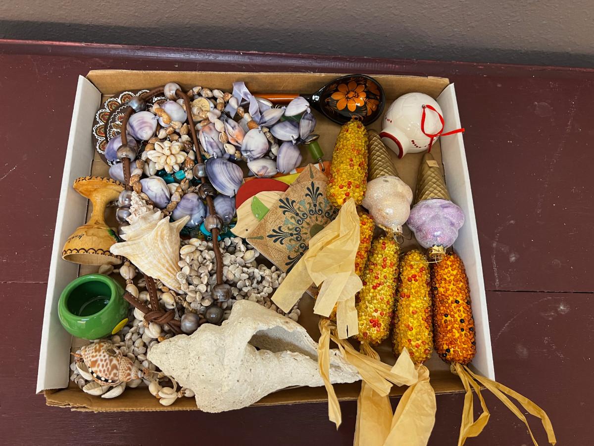 Shells, Corn & Stuff | EstateSales.org