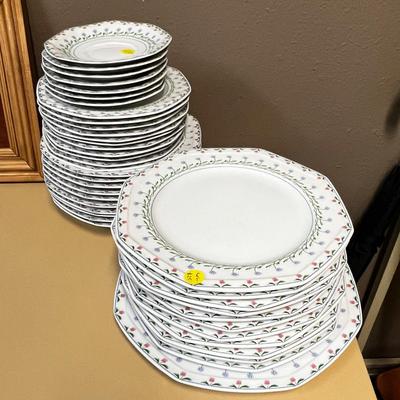 Set of Christopher Stuart China | EstateSales.org