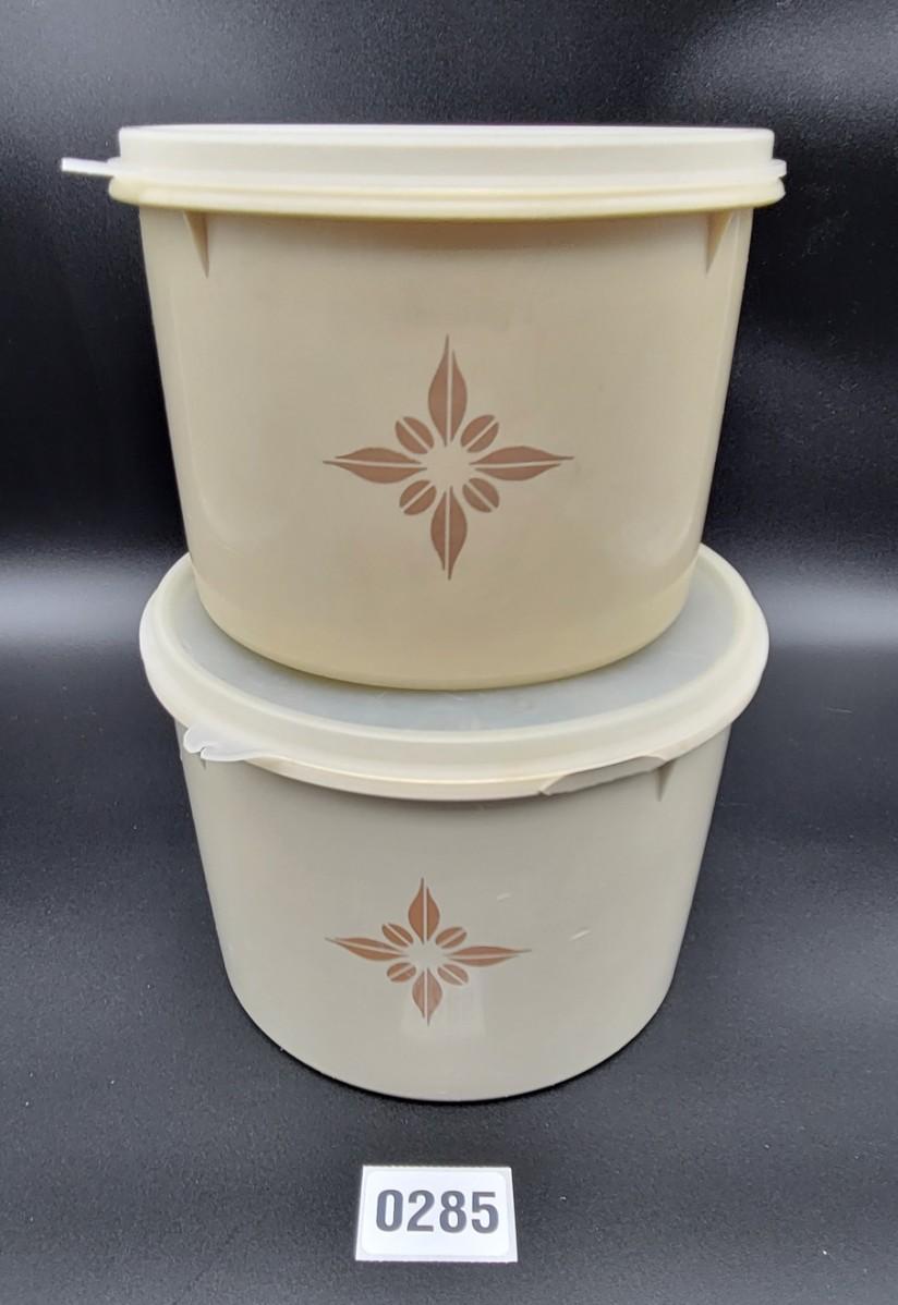 Vintage tUPPERWARE cONTAINERS | EstateSales.org
