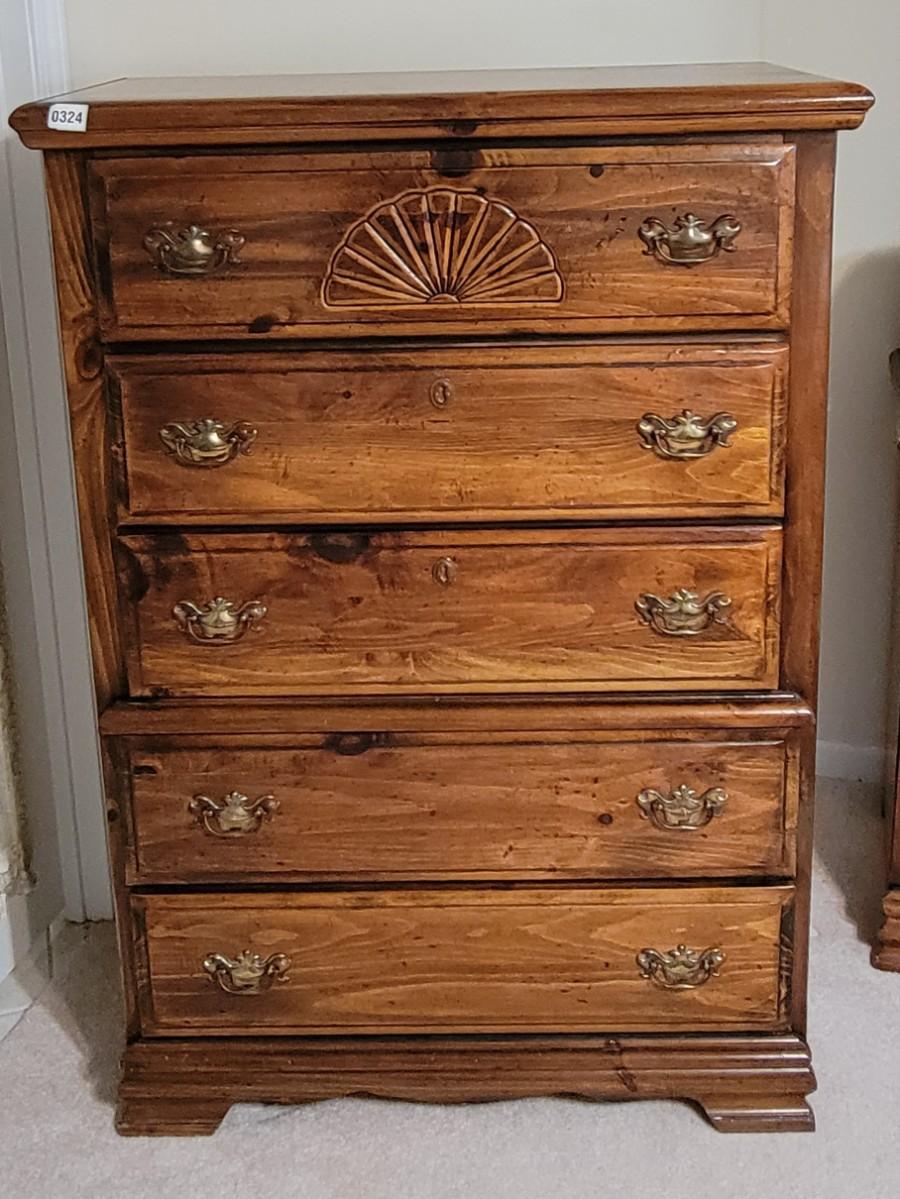 Beautiful 5 Drawer Dresser | EstateSales.org