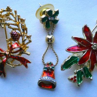 (3) Vintage Christmas Pins | EstateSales.org