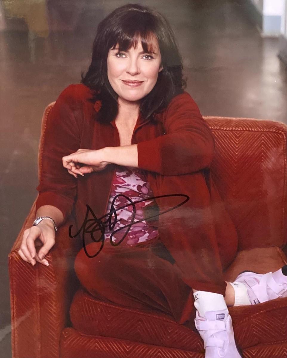 Lisa Darr Signed Photo | EstateSales.org