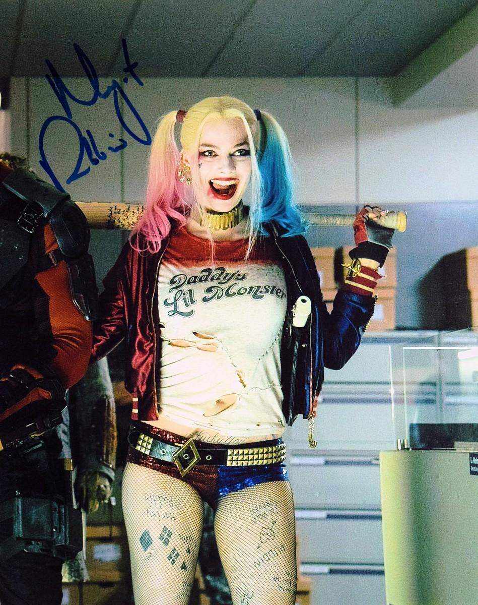 Margot Robbie signed photo | EstateSales.org