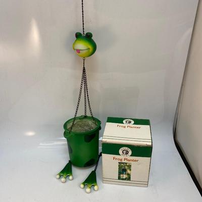 Hanging Frog Planter Pot in Box | EstateSales.org