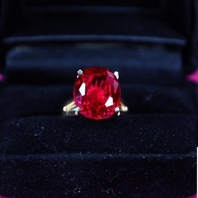 Lot 1 - 9 Carat Ruby Ring in 18k gold | EstateSales.org