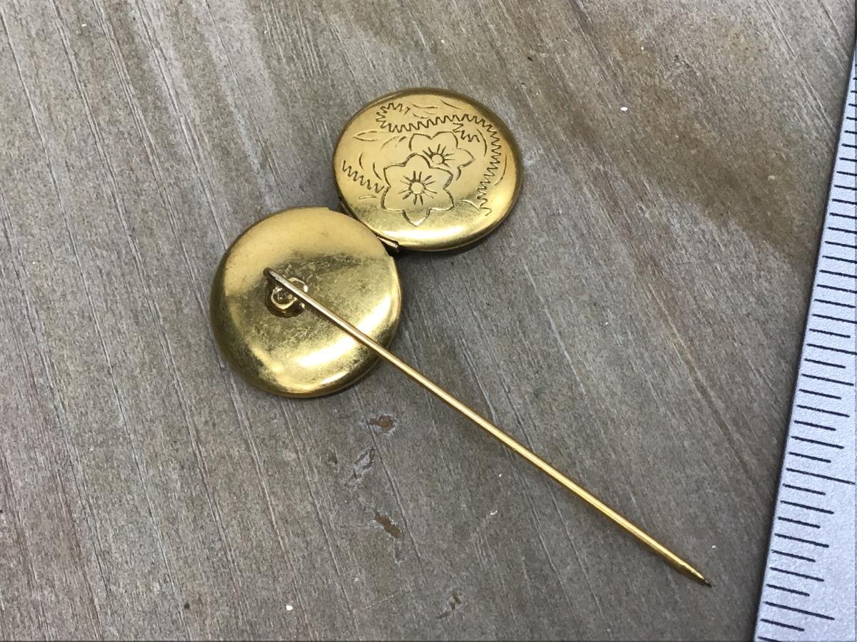 Vintage Locket Pin | EstateSales.org