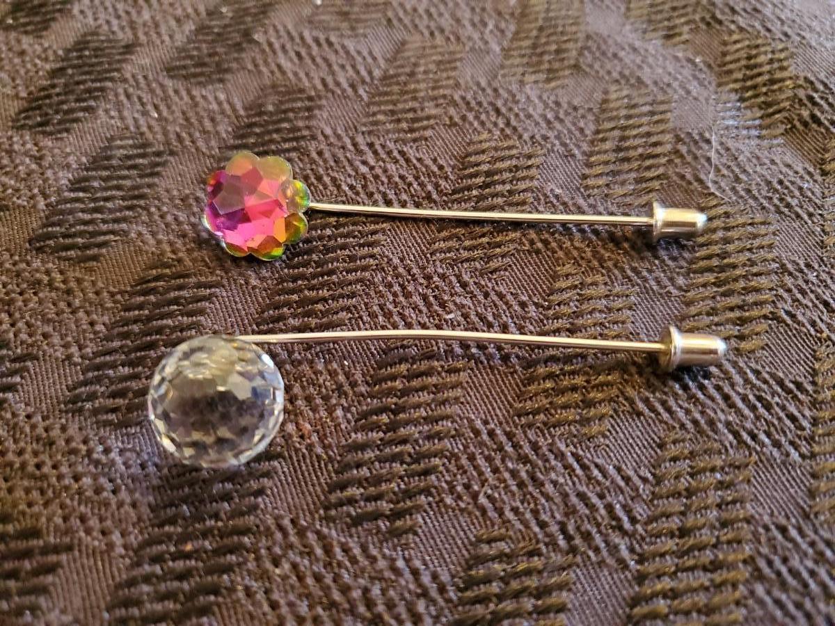 Round Stick Pins | EstateSales.org