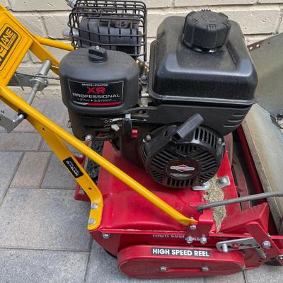 McLane Professional Front-Throw Mower Model 20 7 blade | EstateSales.org