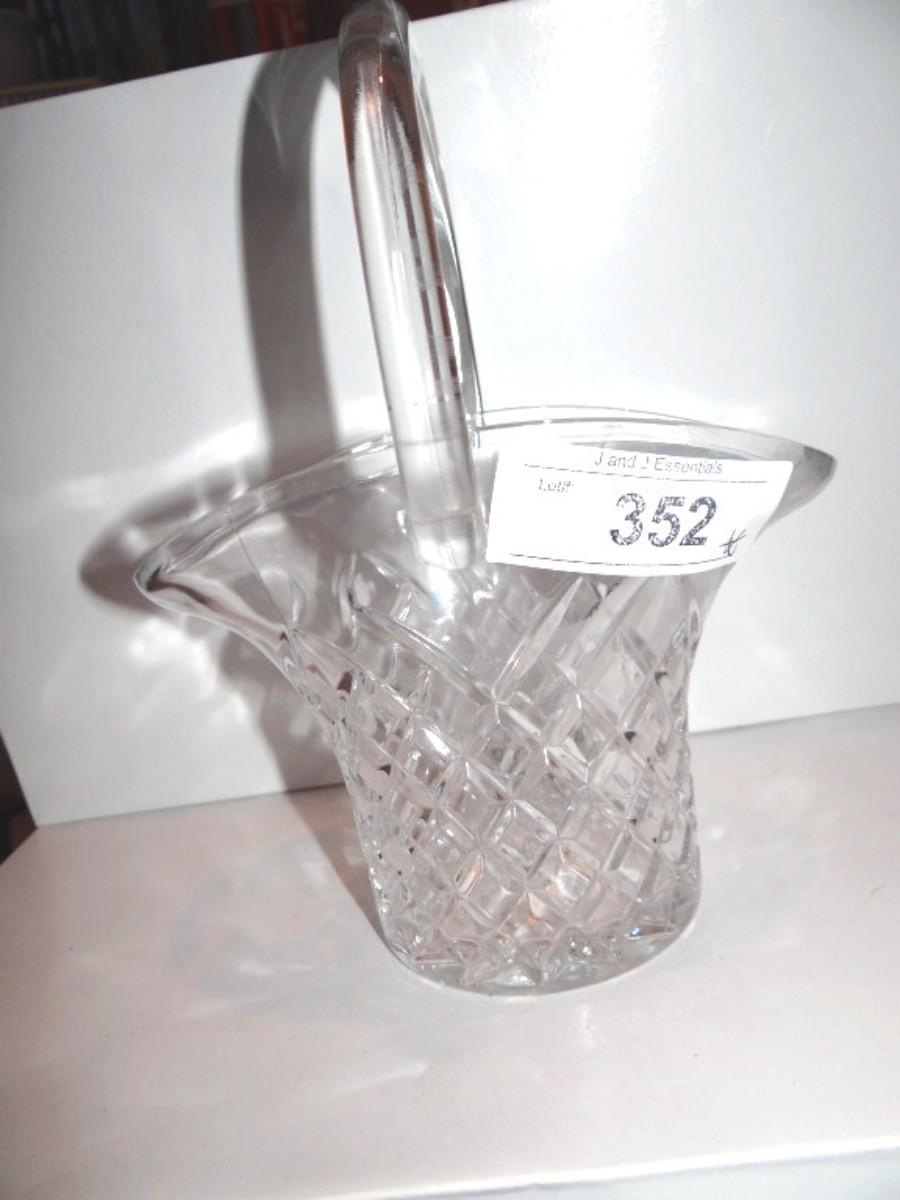 DIAMOND POINT CLEAR GLASS BASKET | EstateSales.org
