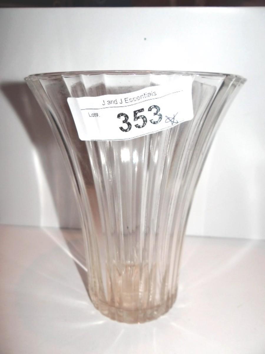 ANCHOR HOCKING RIBBED GLASS VASE | EstateSales.org